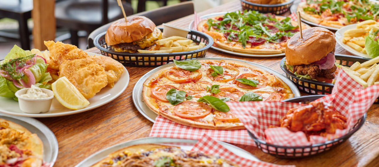 The Peninsula Restaurant: Pub Classics and Coastal Dining